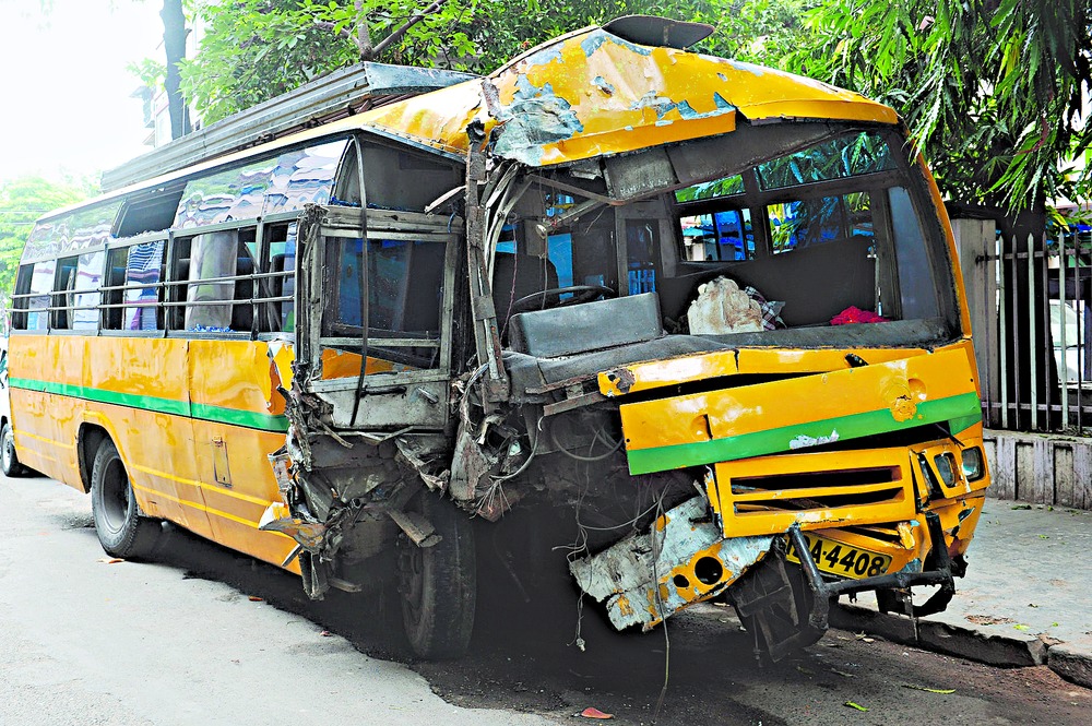 Close shave for 25 in bus crash - Telegraph India