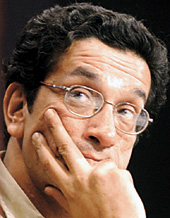 Repeat bow for Feluda, 40 Feluda in time sync - Action-packed climax ...