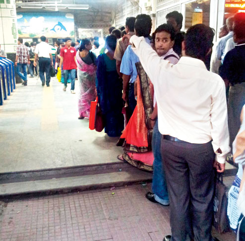 Token torment brings back paper tickets - Telegraph India