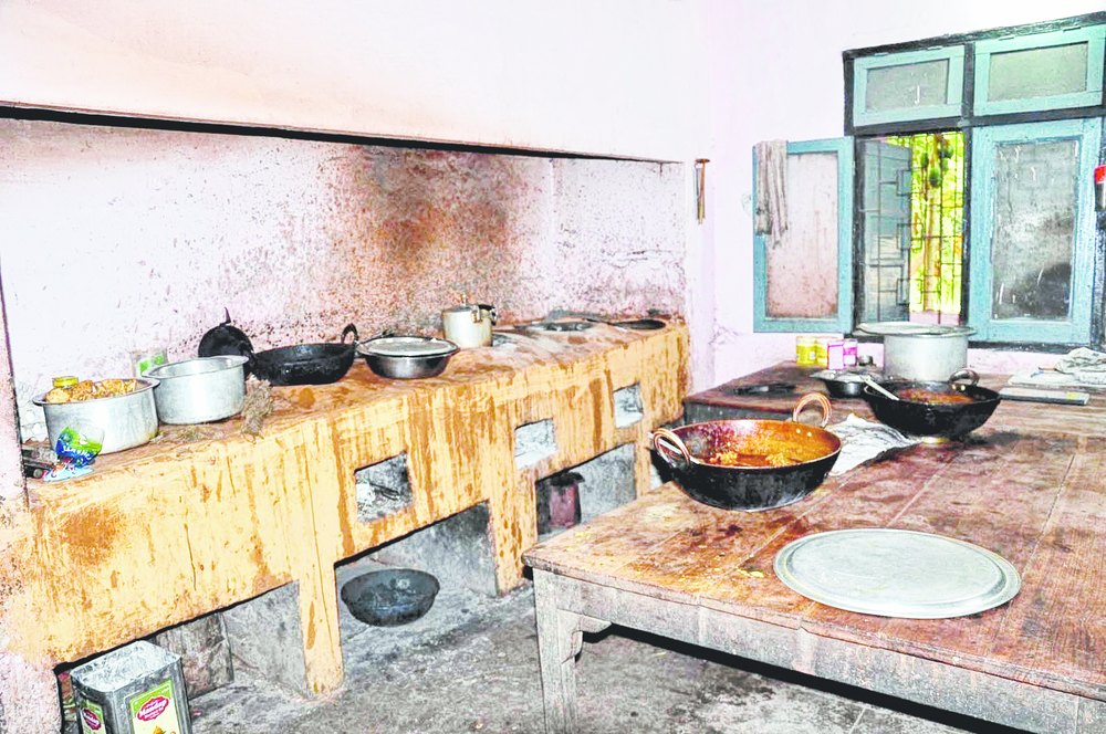 Hostel meal churns stomachs at RIMS - Telegraph India