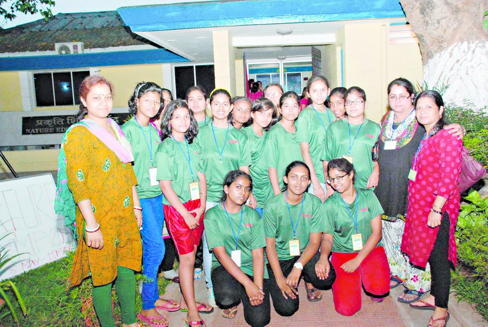 Students make chirpy friends - Telegraph India