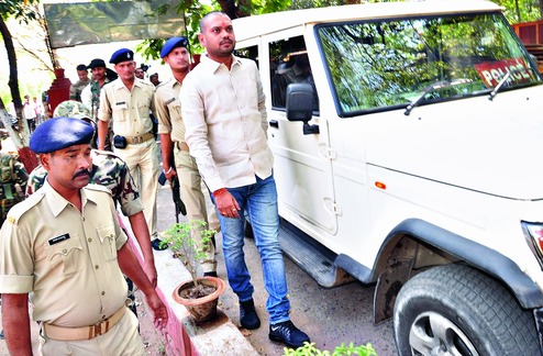 Niraj murder cuffs on MLA - Telegraph India