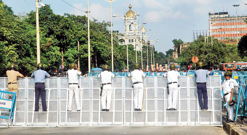 The great wall of calcutta police - Telegraph India