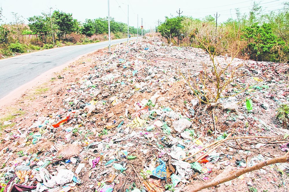 Stinking reality of waste project - Telegraph India