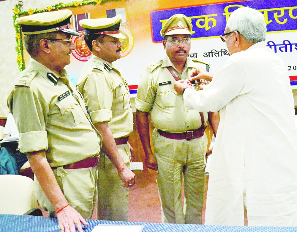 DSP on top after another President's police medal - Telegraph India