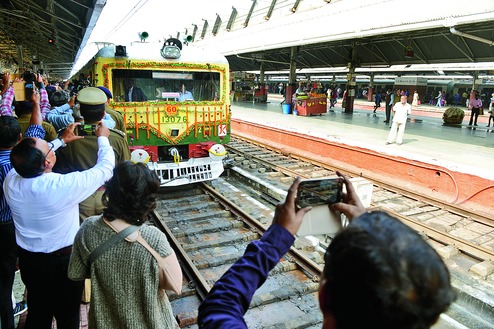 ER observes 60 years of local trains - Telegraph India