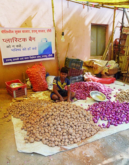 Harmu vendors start no-plastic crusade - Telegraph India