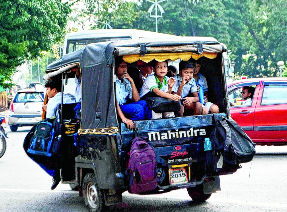 Glare on unsafe school vehicles - Telegraph India