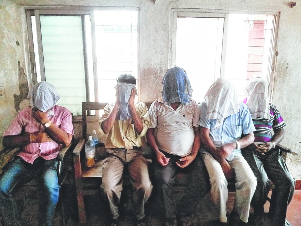 Sex Racket Busted Five Arrested Telegraph India