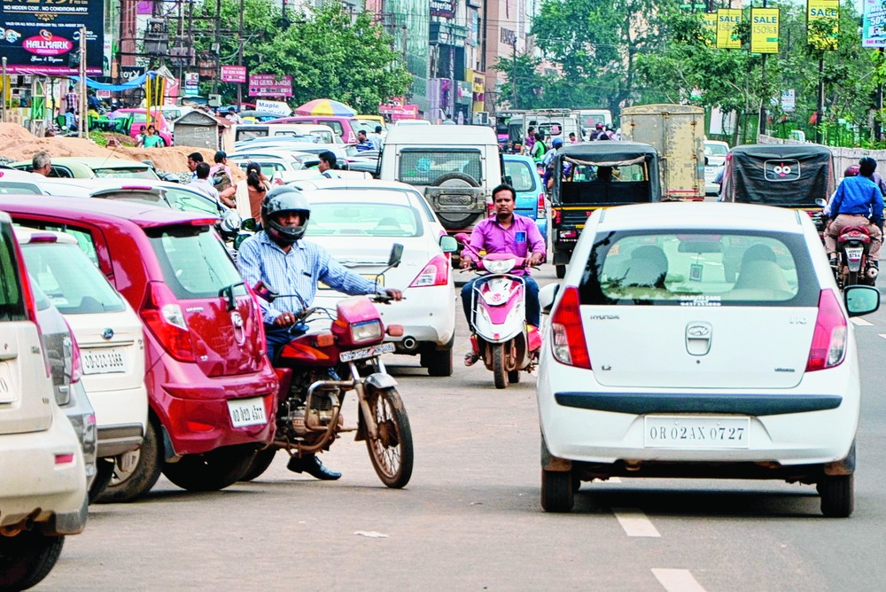 Wrong lane drive is right of way - Telegraph India