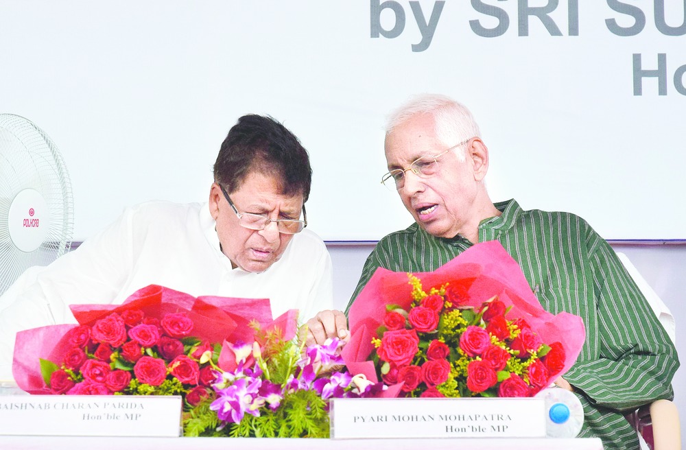 Naveen's comrades skip rail show - Telegraph India