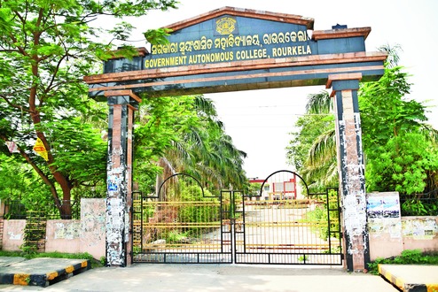 Student rush in 3 colleges - Telegraph India