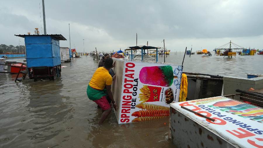 Cyclone | In pictures: Tamil Nadu hit by cyclone Mandous - Telegraph India