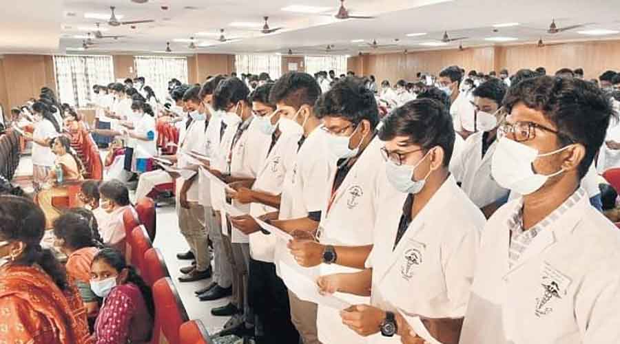 Madurai Medical College MMC Madurai Medical College Oath row Govt