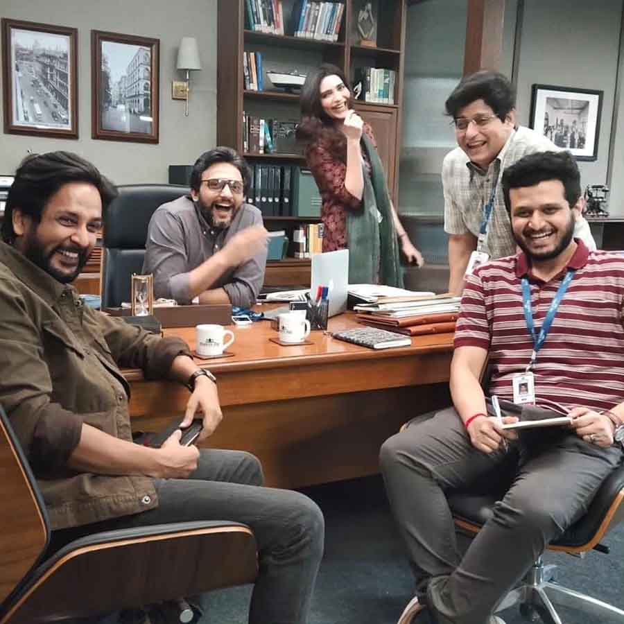 Scoop Netflixs Scoop Bts Hansal Mehta Karishma Tanna And Mohd