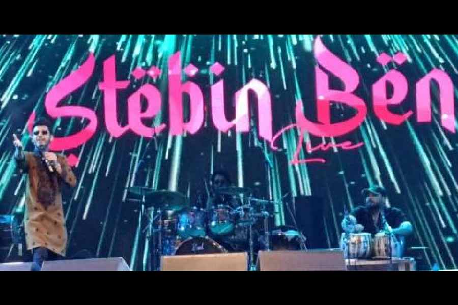 Stebin Ben | Sreeradha charms on Maitri Sangha stage - Telegraph India