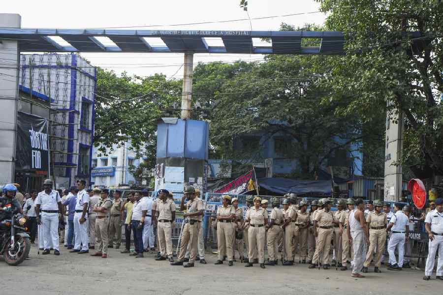 RG Kar Rape And Murder Case Kolkata Police Arrest Man For Threatening