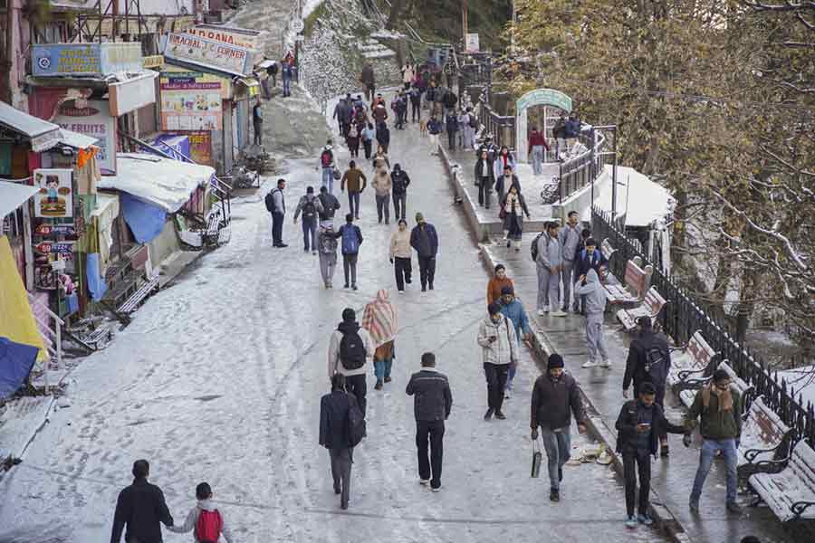 Himachal Pradesh snowfall | Himachal Pradesh receives season's first snowfall, 87 roads closed ...