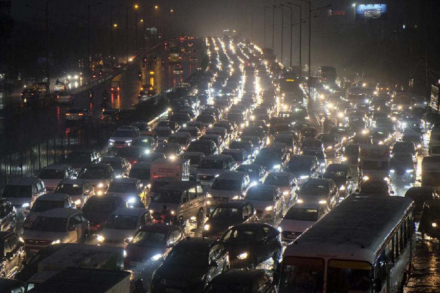 Heavy rainfall | In pictures: Waterlogging, traffic snarls in Gurugram and parts of Delhi after ...