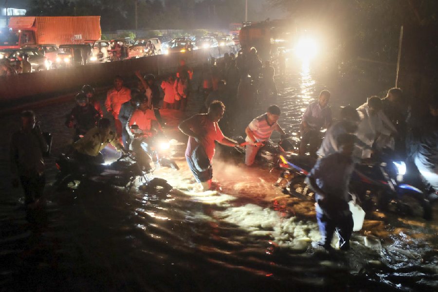 Heavy rainfall | In pictures: Waterlogging, traffic snarls in Gurugram and parts of Delhi after ...