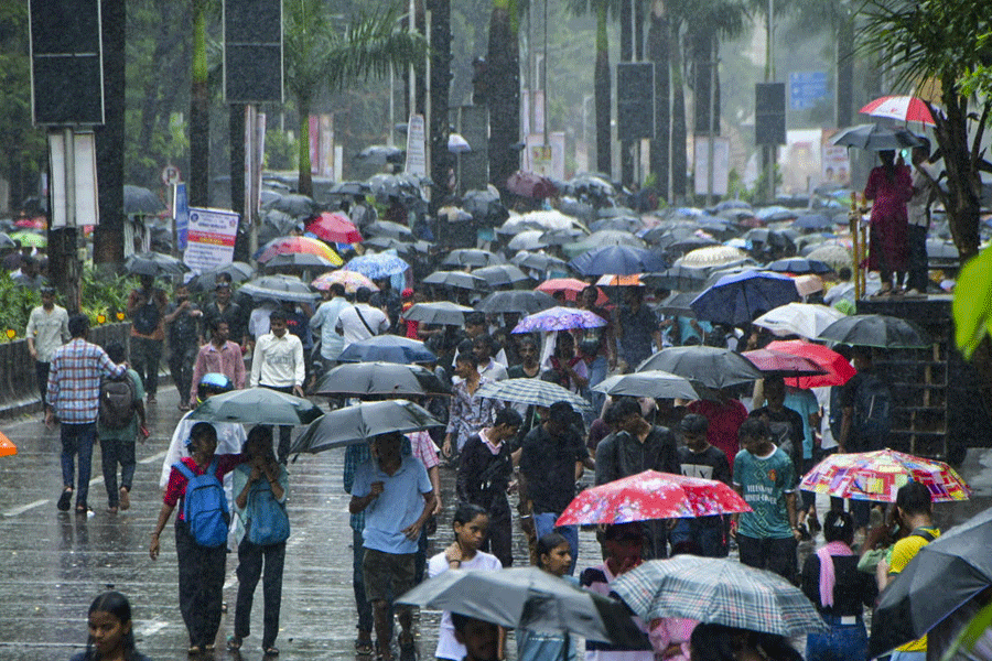 Mumbai weather update | Heavy rains lash Mumbai for third day; flights hit, schools shut as IMD ...