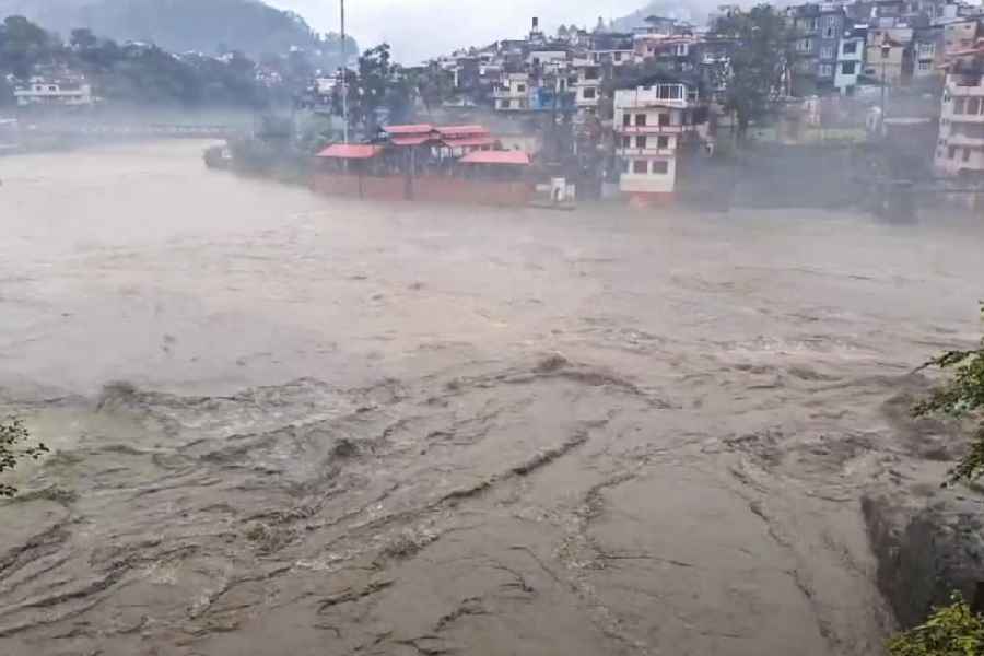 Cloudbursts floods in Himachal Mandi | Monsoon havoc in Himachal: Many dead, several missing in ...