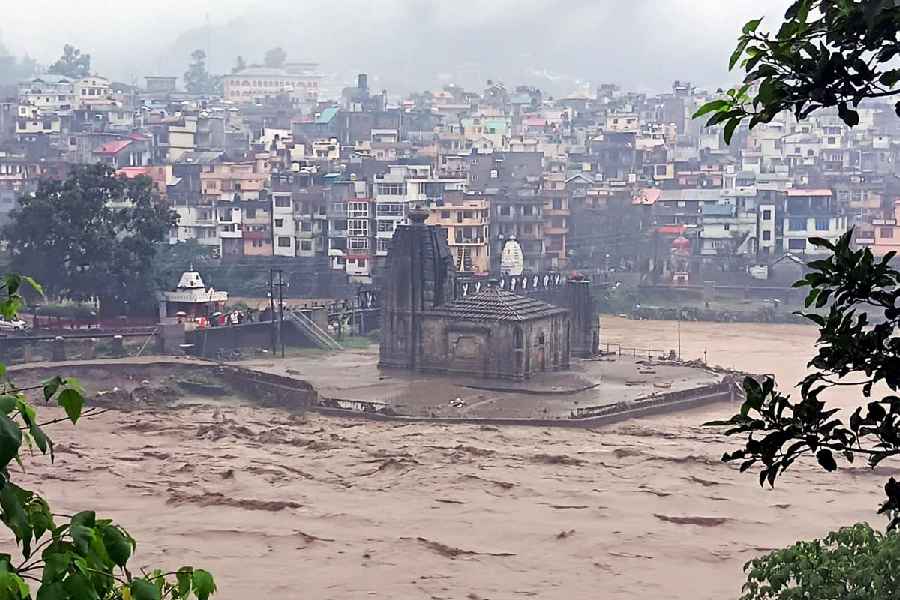 Cloudbursts floods in Himachal Mandi | Monsoon havoc in Himachal: Many dead, several missing in ...