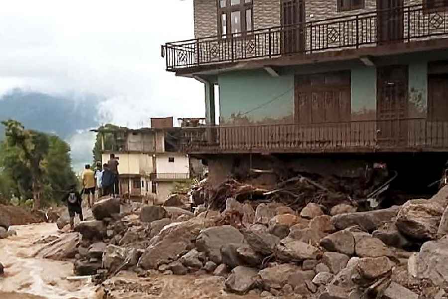 Cloudbursts floods in Himachal Mandi | Monsoon havoc in Himachal: Many dead, several missing in ...