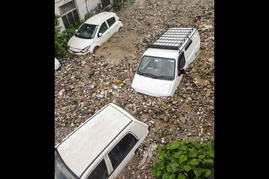 Cloudbursts floods in Himachal Mandi | Monsoon havoc in Himachal: Many dead, several missing in ...