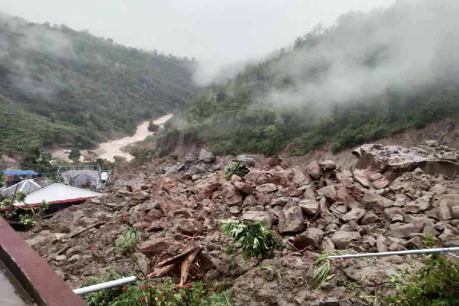Cloudbursts floods in Himachal Mandi | Monsoon havoc in Himachal: Many dead, several missing in ...