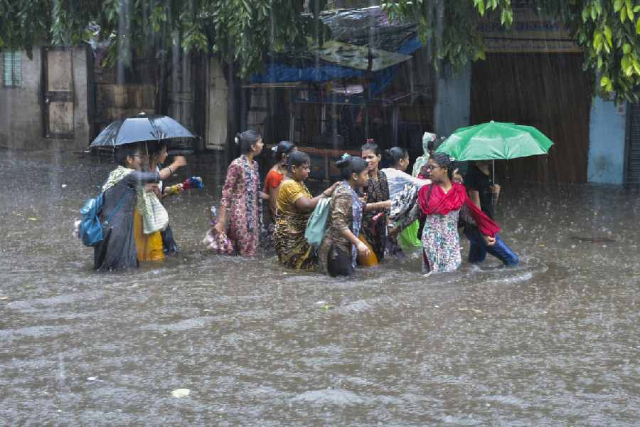 Surat rainfall | Surat drenched, teen missing as city reels under heaviest rainfall in Gujarat ...