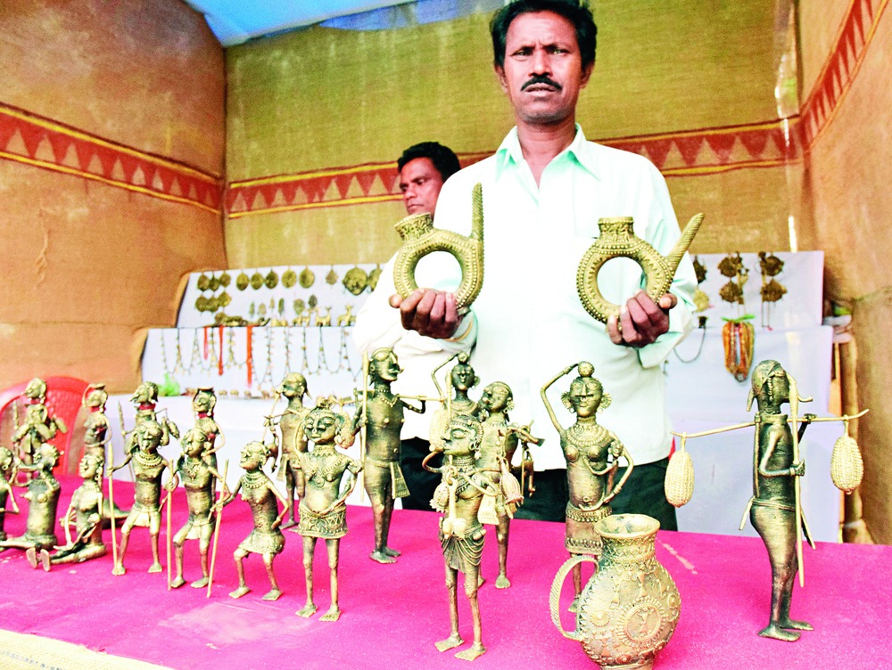 Tablet as guide at Tribal Museum - Telegraph India