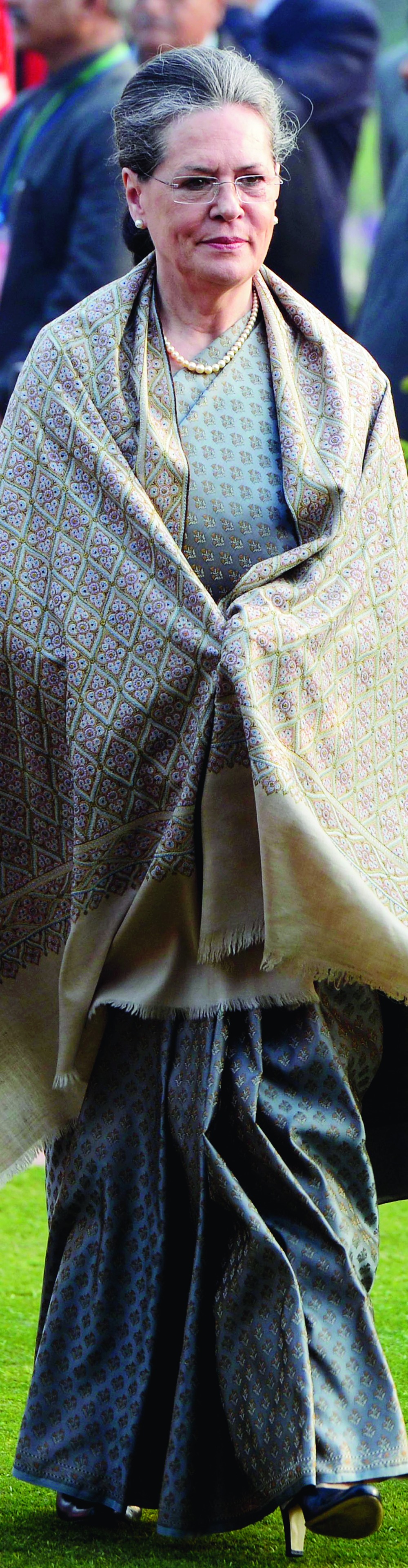 Sonia poll retreat - Telegraph India