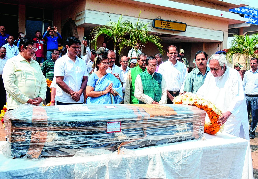 Chanakya's political mettle on Naveen lips - Telegraph India