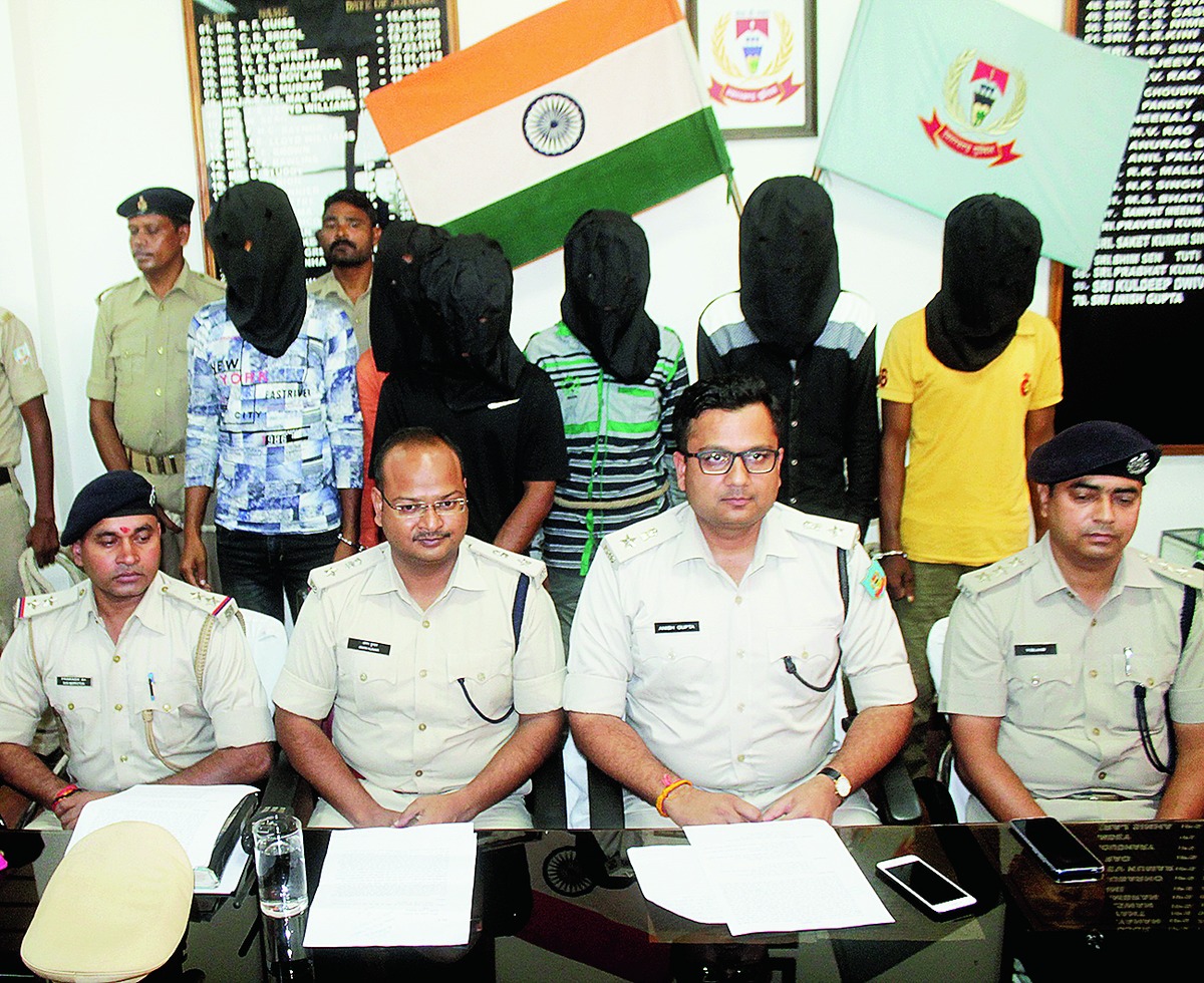6 robbers arrested - Telegraph India