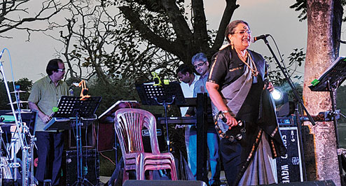 Usha’s songs and quips liven up the lakes - Telegraph India