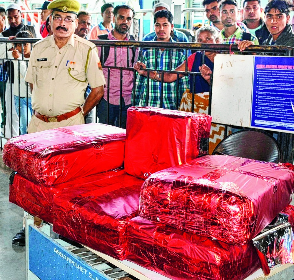 Ganja, banned notes seized - Telegraph India
