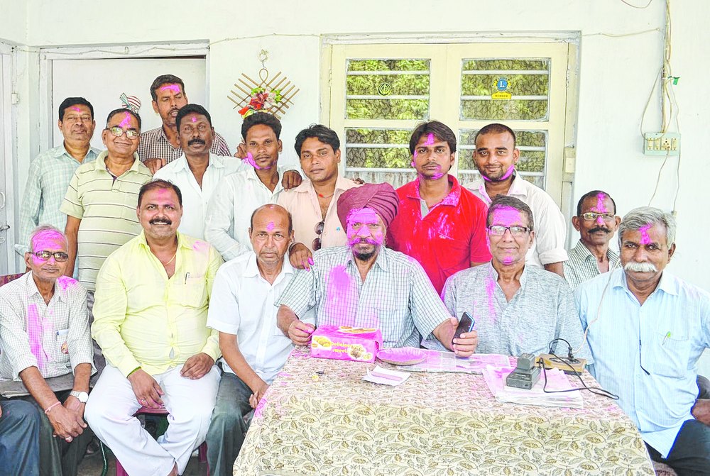 Sindri smiles at achche din - Telegraph India