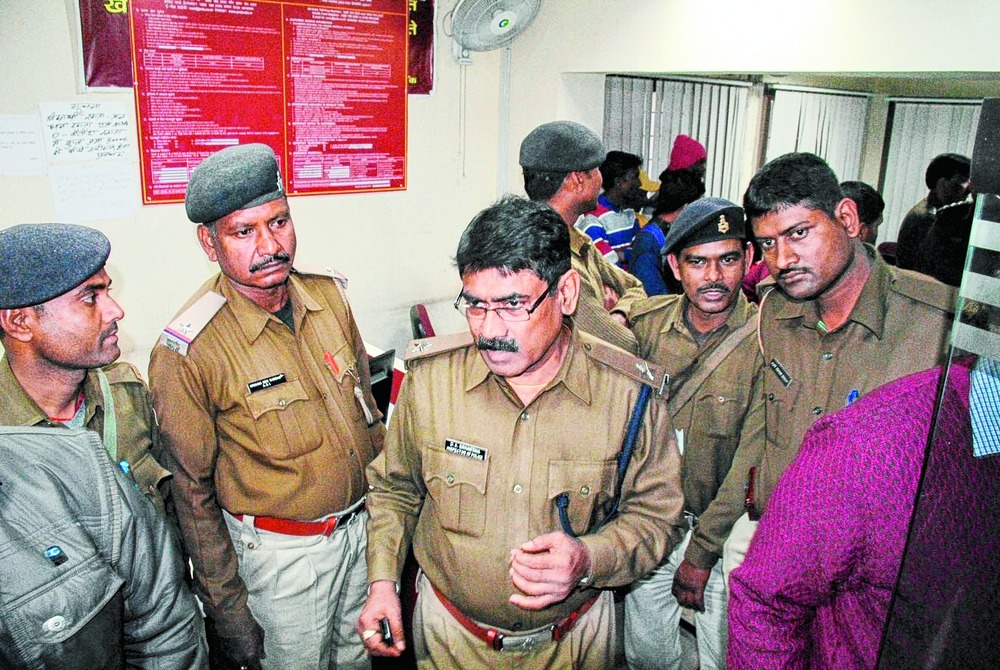 Bank robbed near CM residence - Telegraph India