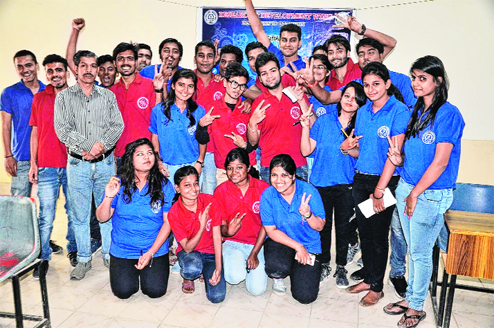 Students of BIT-Lalpur in Ranchi take a chill pill on their daylong ...