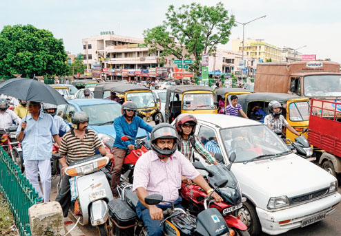 Roadblock pain at Master Canteen - Telegraph India