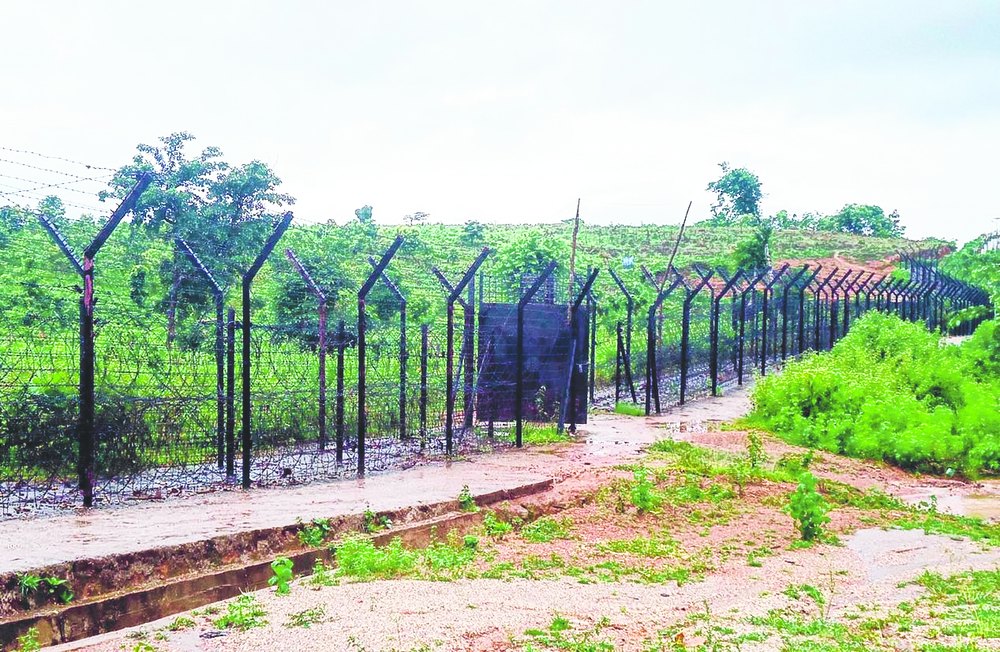 Myanmar 'intrudes' into Manipur land - Telegraph India