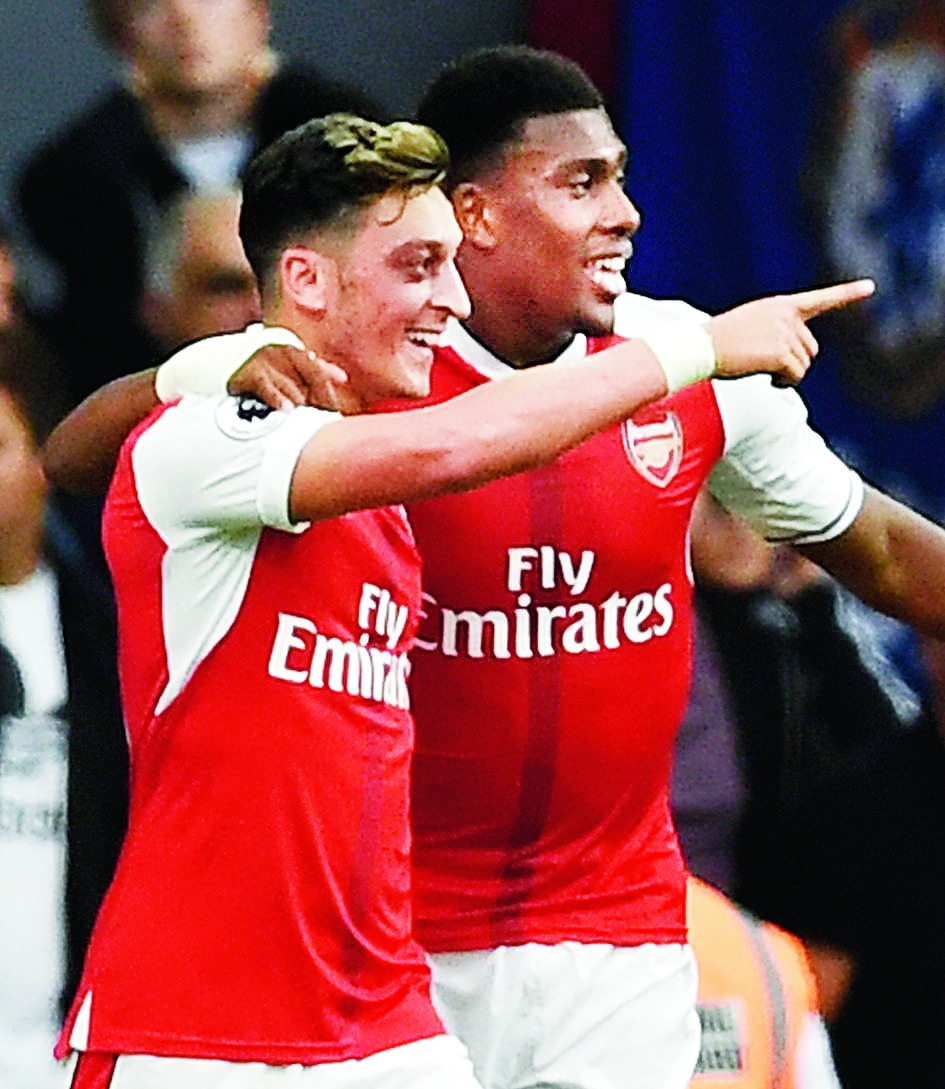 Arsenal thump Chelsea - Telegraph India