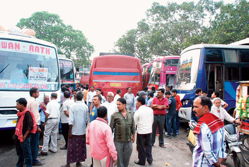 Bus tickets sold out - Huge rush for advance booking for trips to Bihar ...
