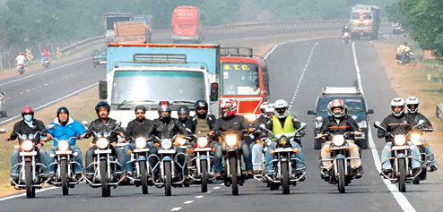 Highway breakfast ride to biggest bikers' meet - Telegraph India