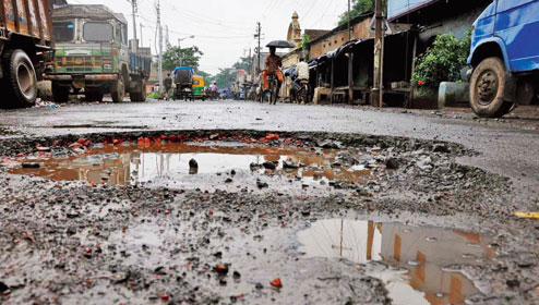Roads riddled with potholes - Telegraph India