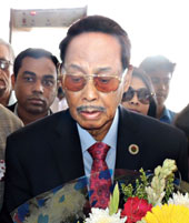 Ershad visits birthplace - Telegraph India