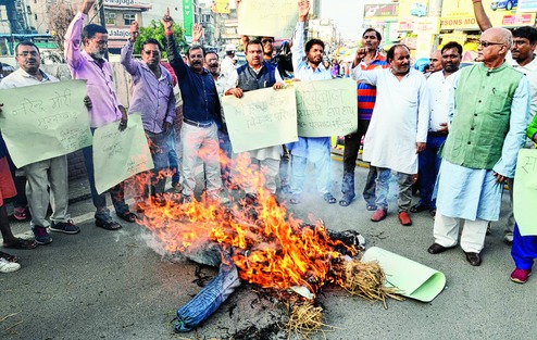 Tribal thorn on Nitish lotus bed - Telegraph India