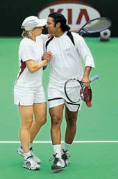 Martina, Leander move into semis - Karan Rastogi in third round - Sanaa ...
