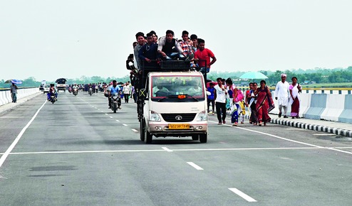 Buses add to bridge delight - Telegraph India